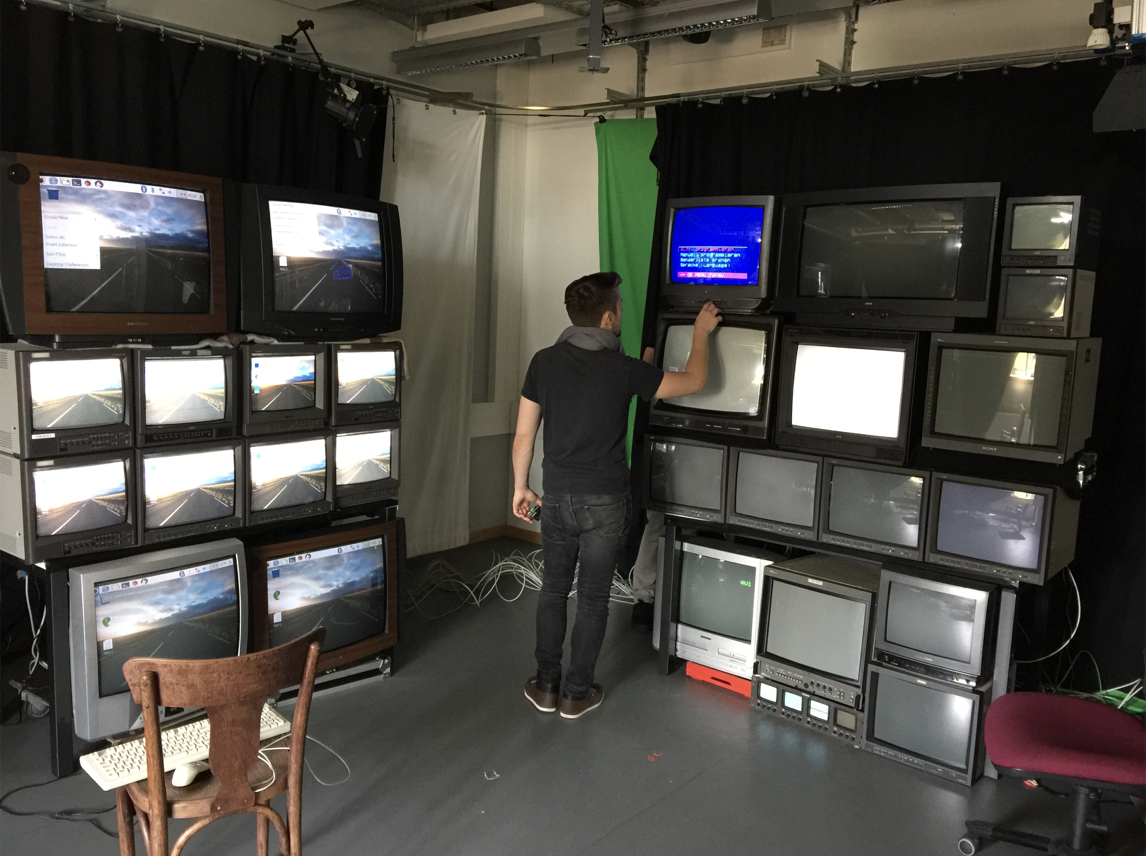 Spiegelbilder Studio's giant CRT video walls - Raspberry Pi