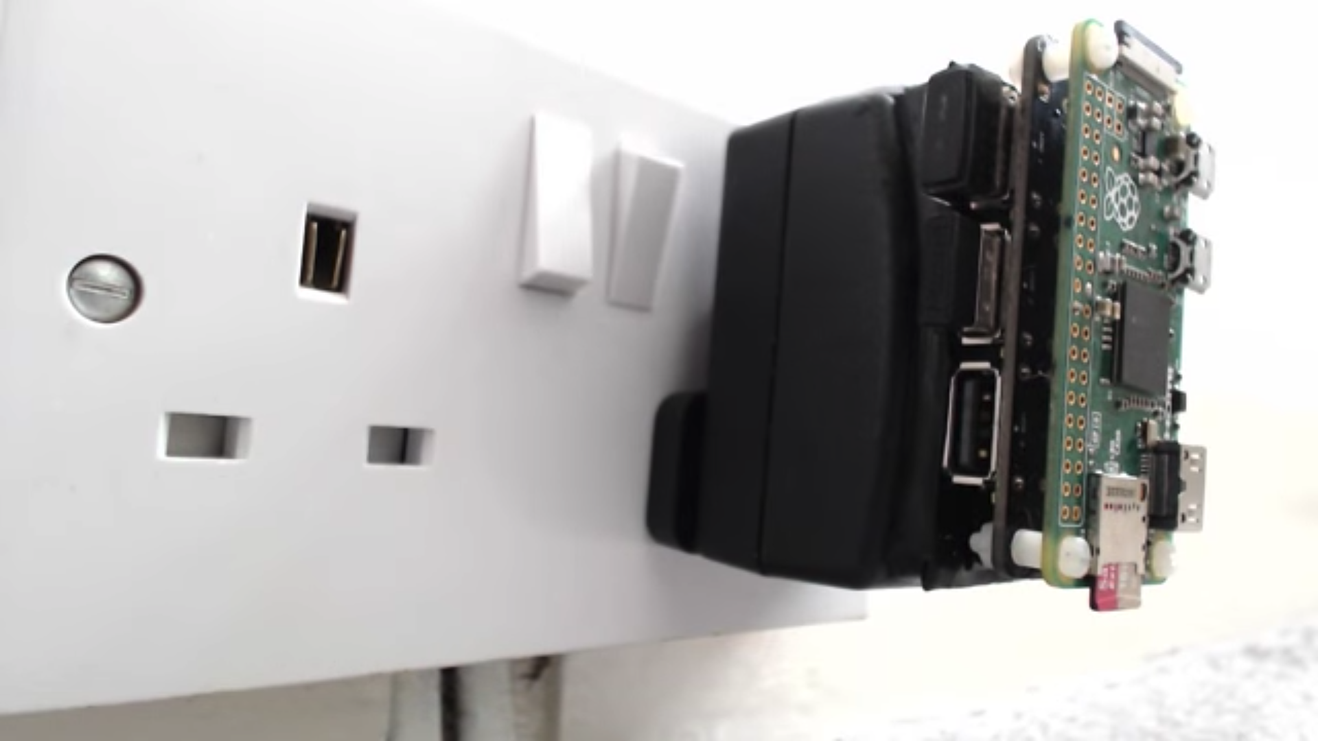 N-O-D-E's always-on networked Pi Plug - Raspberry Pi