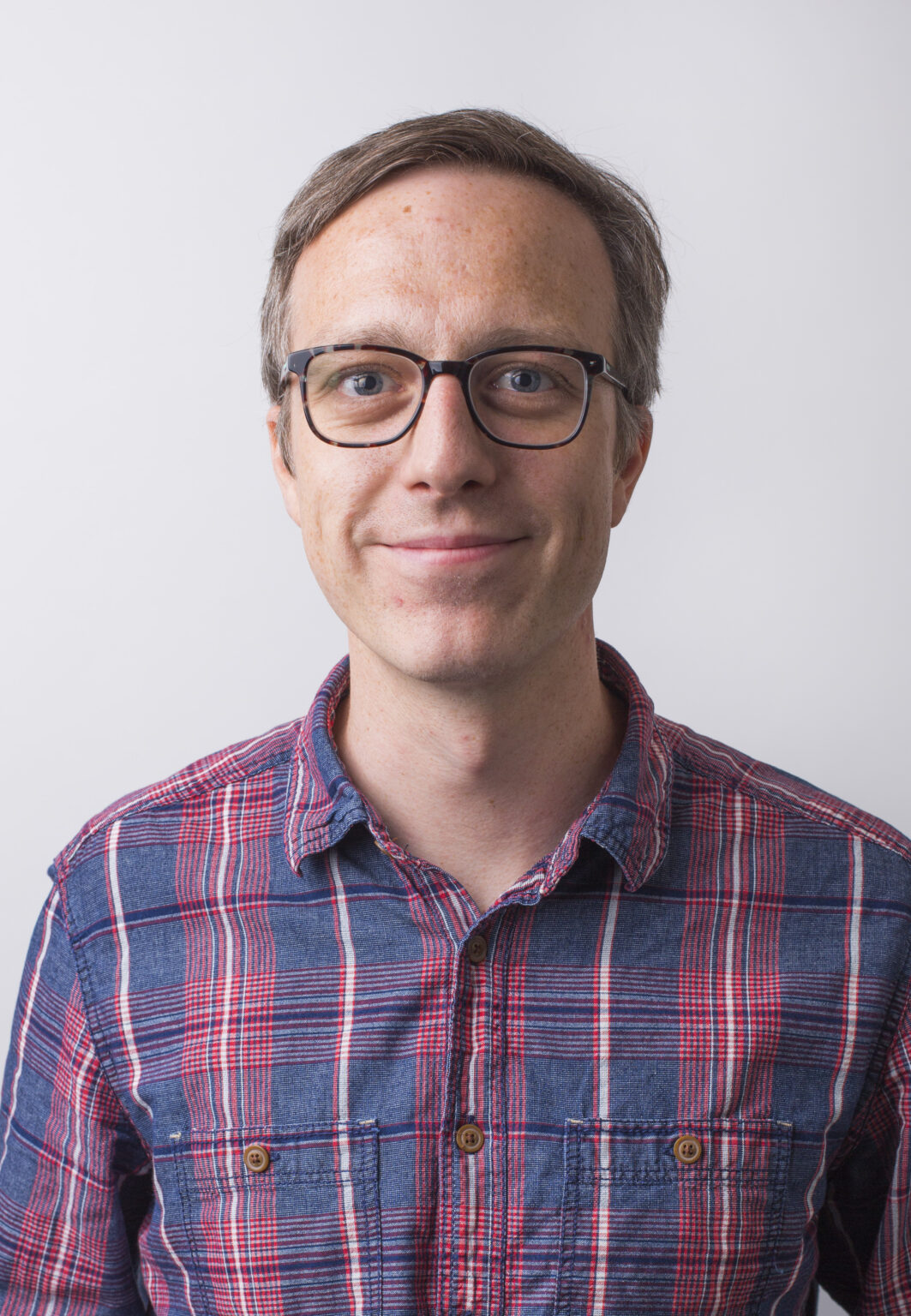 Raspberry Pi powered e-paper display takes months to show a movie ...