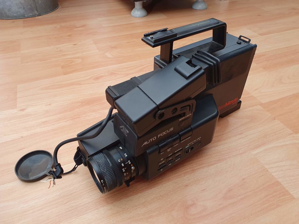 Portable retro CRT game console: the one-thumb entertainment system ...