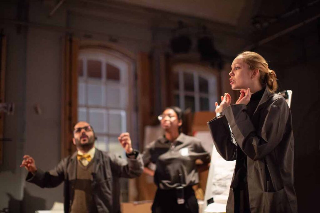 Ghost-hunting in schools with Raspberry Pi | Hello World #9 - Raspberry Pi