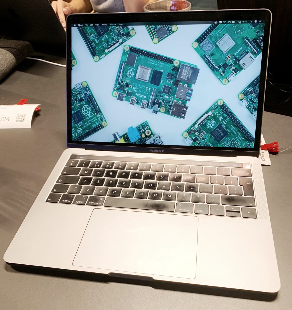 Another snazzy Raspberry Pi wallpaper for your phone and computer ...