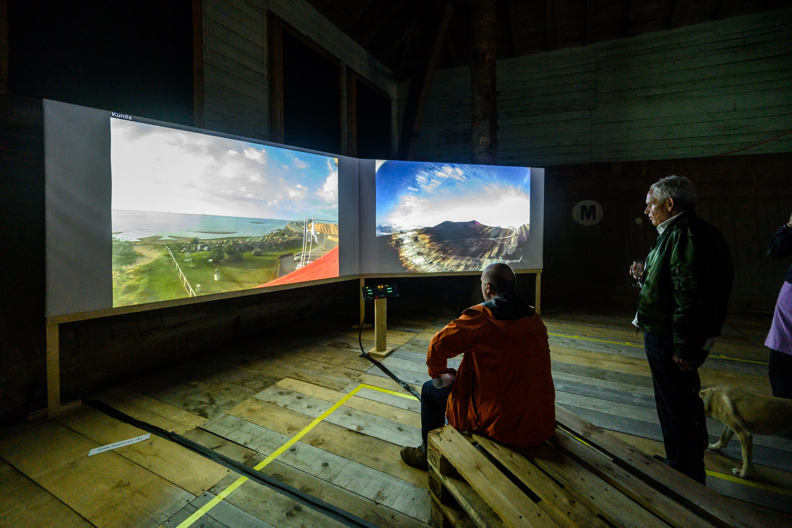 Global sunrise/sunset Raspberry Pi art installation - Raspberry Pi