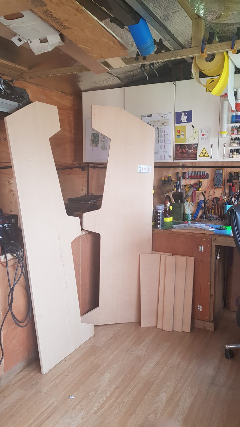 Build an arcade cabinet | Hackspace 35 - Raspberry Pi