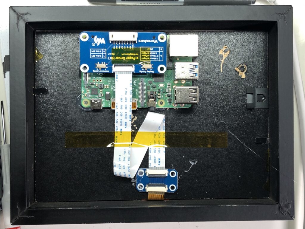 Raspberry Pi powered e-paper display takes months to show a movie ...