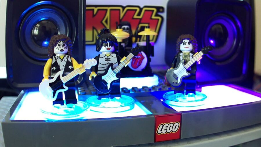 Raspberry Pi makes LEGO minifigures play their own music - Raspberry Pi