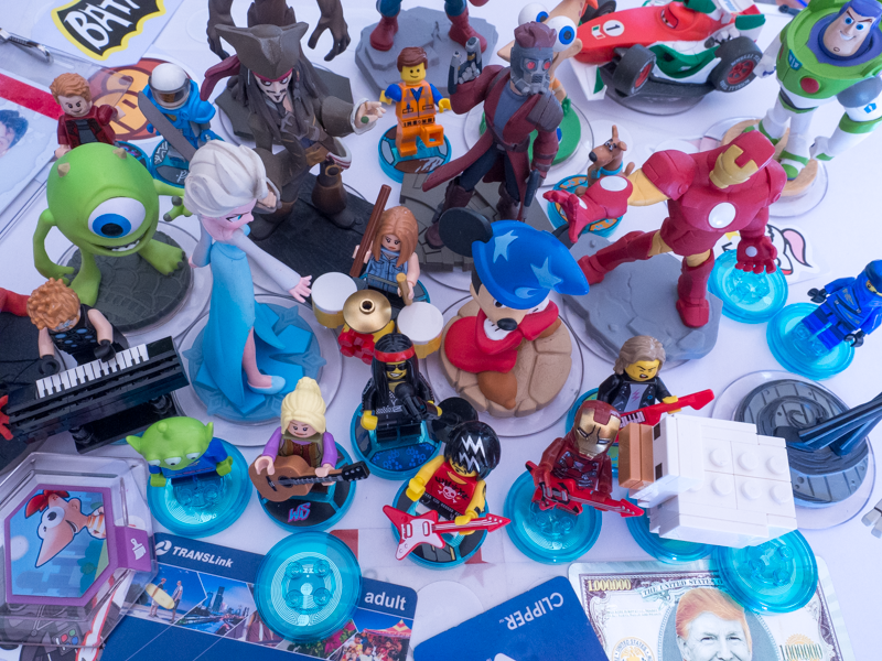 Raspberry Pi makes LEGO minifigures play their own music - Raspberry Pi