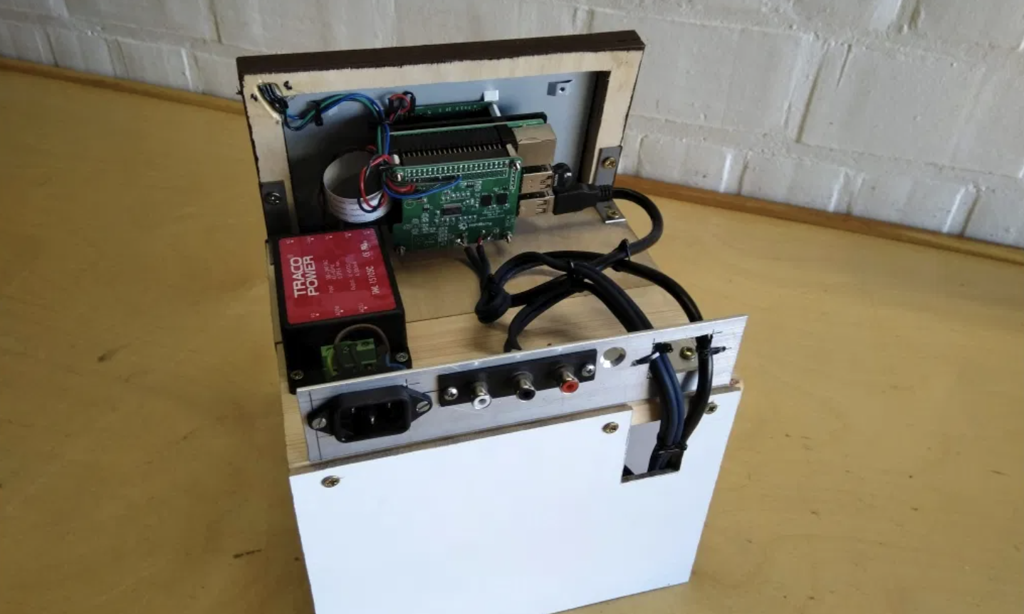 Raspberry Pi transforms old Wurlitzer into modern digital jukebox ...