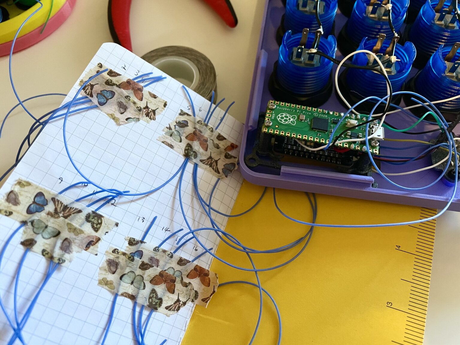 Make a Raspberry Pi Pico-based Midi Fighter | HackSpace 43 - Raspberry Pi