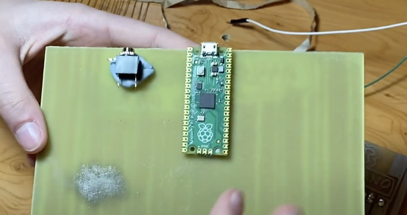 Build a Raspberry Pi Pico piano - Raspberry Pi