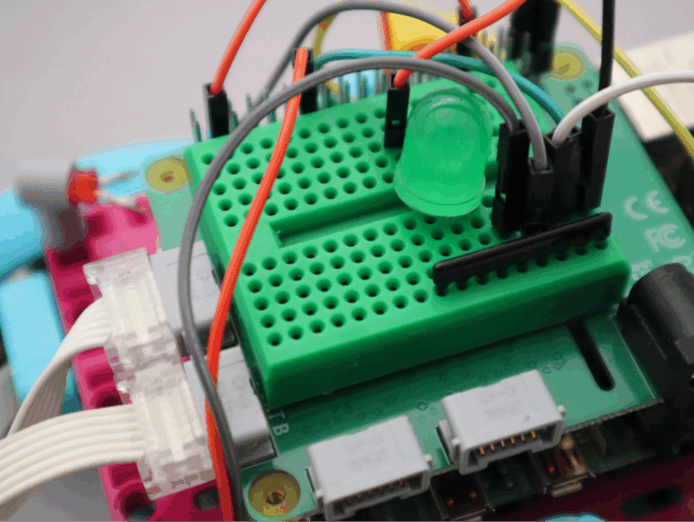 Meet the Raspberry Pi Build HAT: create with Raspberry Pi and LEGO ...