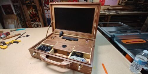 Play retro games inside this gorgeous wooden briefcase - Raspberry Pi