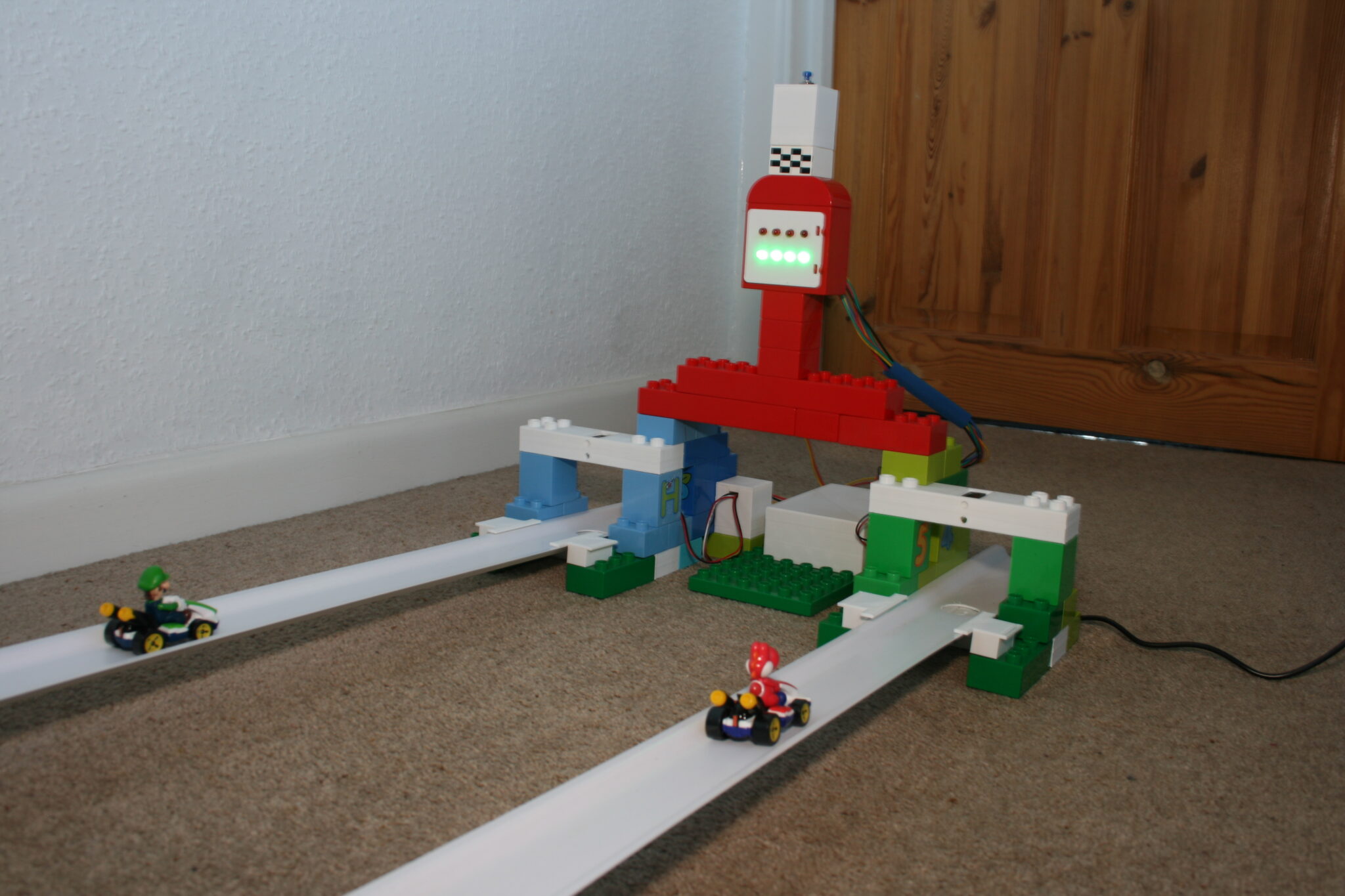 Raspberry Pi Pico Hot Wheels drag race track | HackSpace #51 - Raspberry Pi