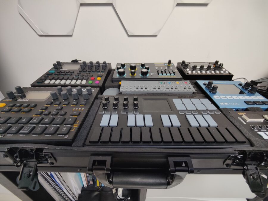 Portable studio makes and plays music on Raspberry Pi 3 - Raspberry Pi