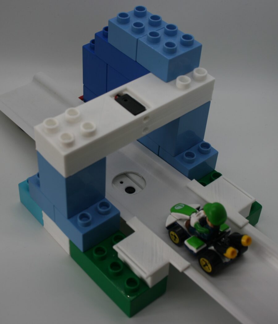 Raspberry Pi Pico Hot Wheels drag race track | HackSpace #51 - Raspberry Pi