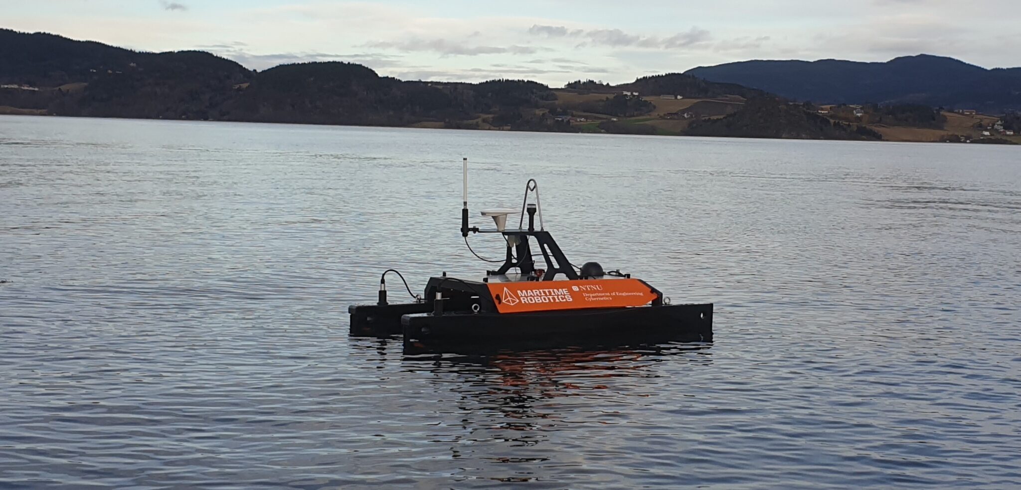 This robotic "otter" tracks fish - Raspberry Pi