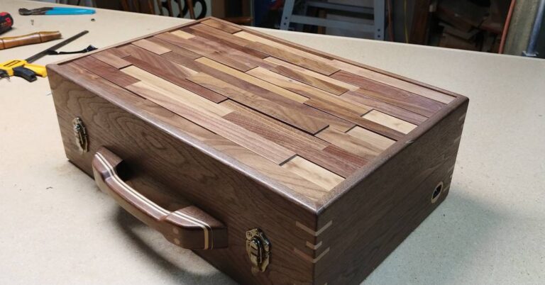 Play retro games inside this gorgeous wooden briefcase - Raspberry Pi