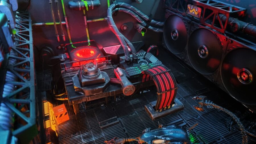 Custom Alien-inspired PC | Custom PC #225 - Raspberry Pi