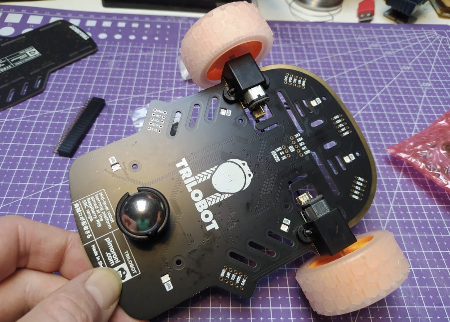 Pimoroni Trilobot review | HackSpace #54 - Raspberry Pi