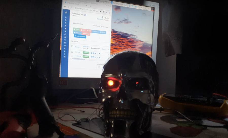 Terminator's skull is watching and listening - Raspberry Pi