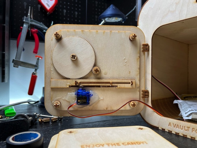 Candy vault unlocks only when you've earned it - Raspberry Pi