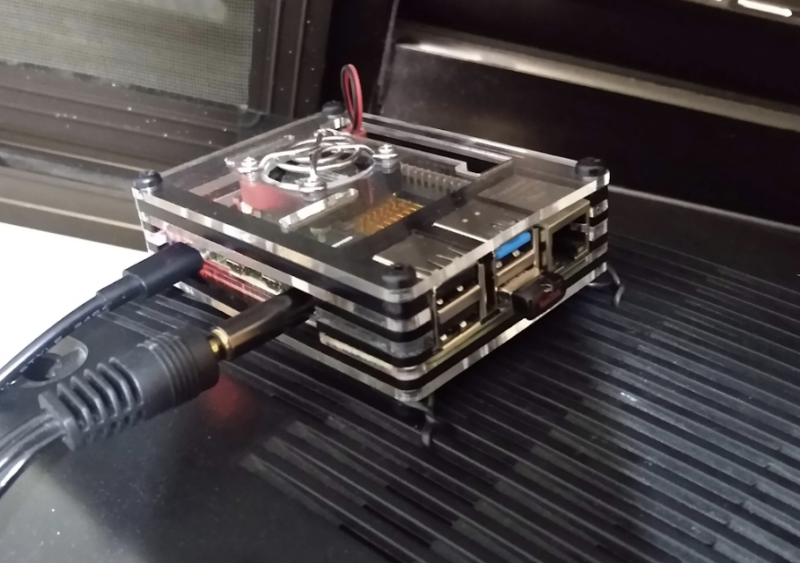 CRT TV + VCR Trinitron Retro Media Player | The MagPi #124 - Raspberry Pi