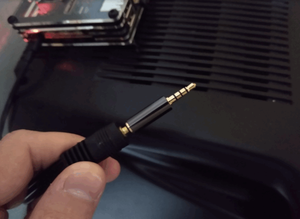 CRT TV + VCR Trinitron Retro Media Player | The MagPi #124 - Raspberry Pi