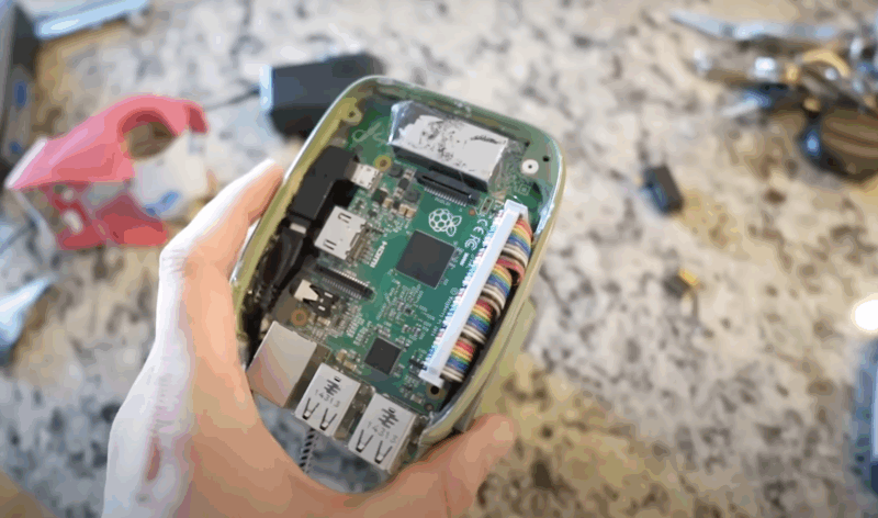 Smallest PC achieves biggest cute factor - Raspberry Pi