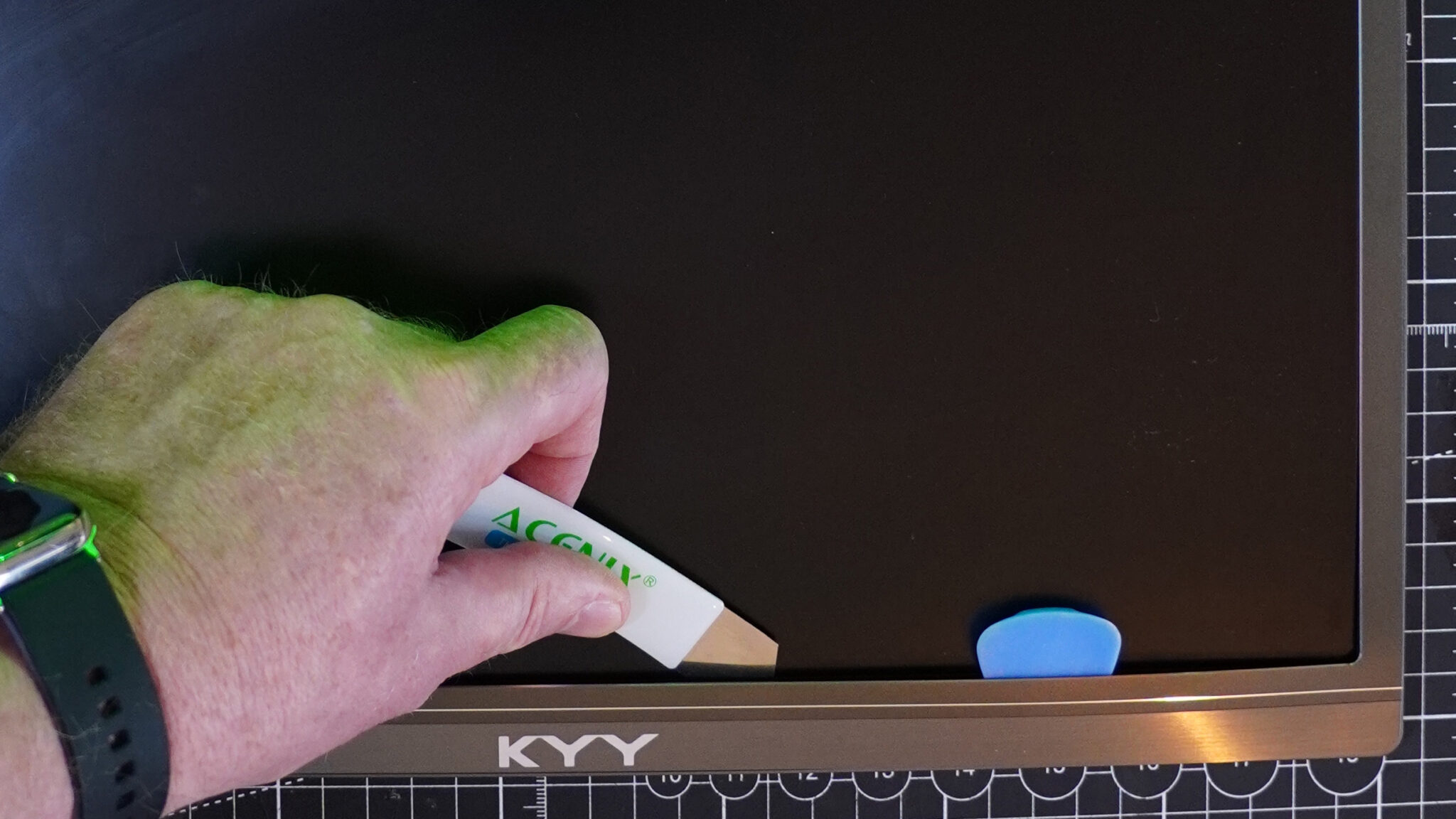 How to build a super-slim smart mirror - Raspberry Pi