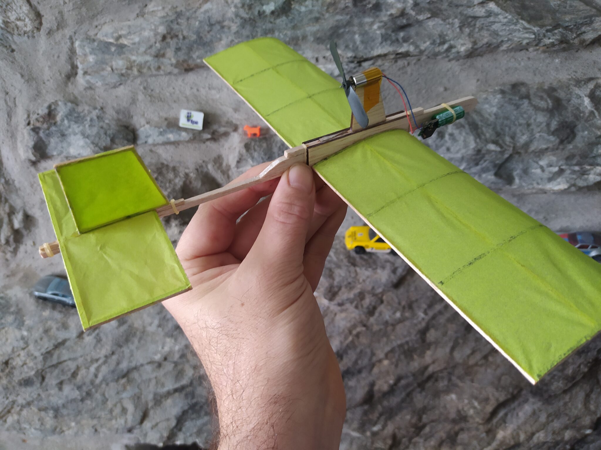 Supercapacitor free flight planes | HackSpace #65 - Raspberry Pi
