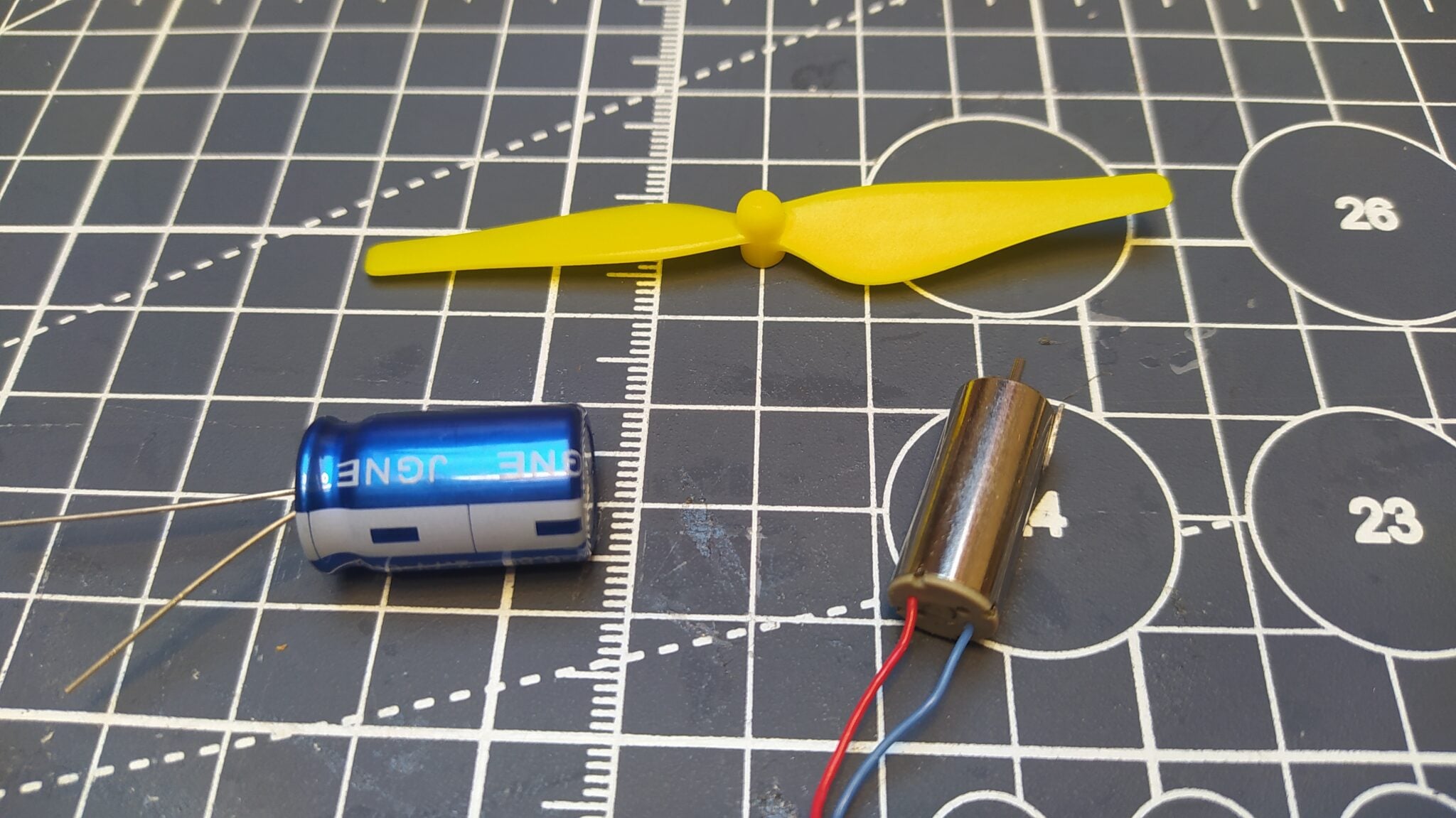 Supercapacitor free flight planes | HackSpace #65 - Raspberry Pi