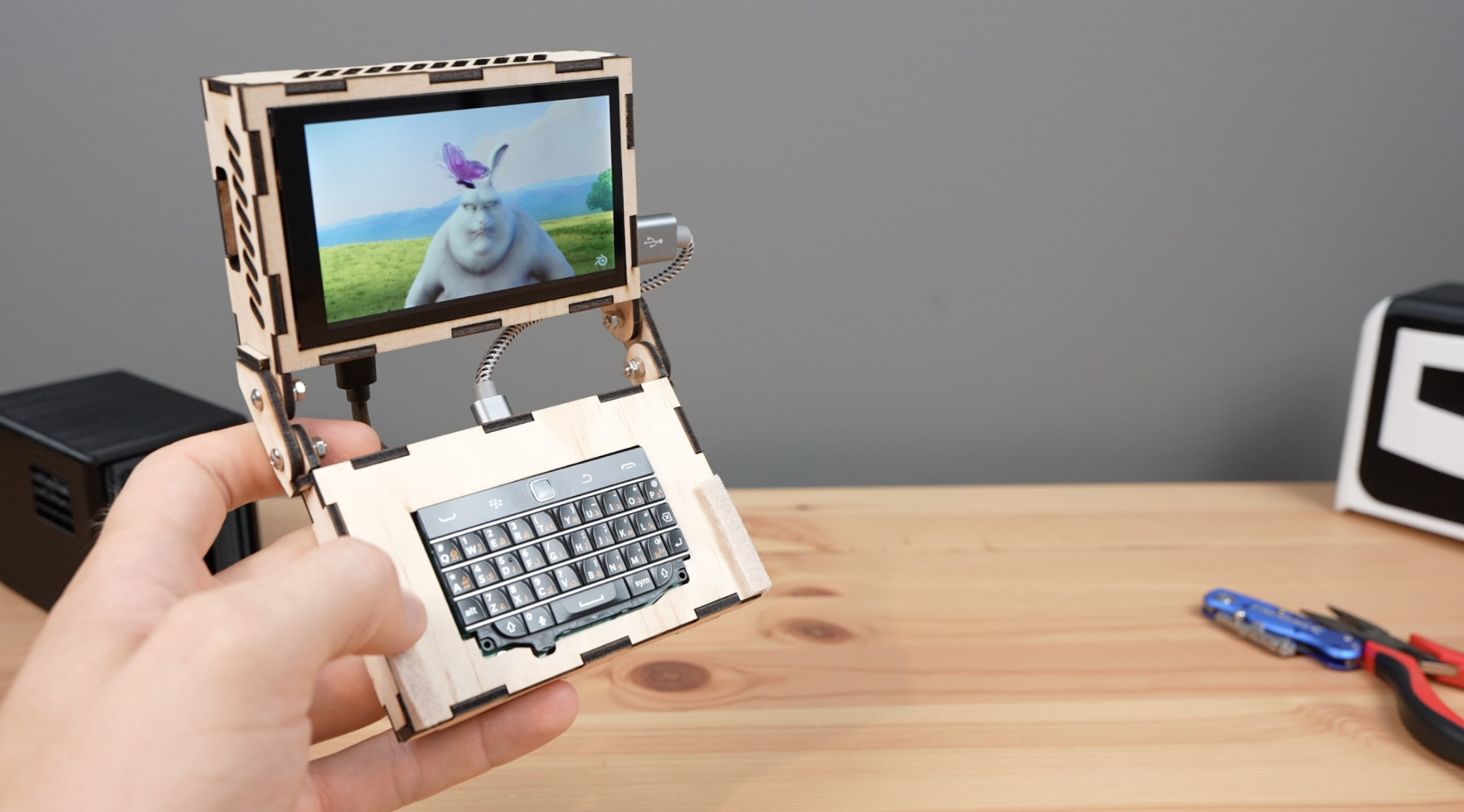 Clamshell BlackBerry cyberdeck - Raspberry Pi