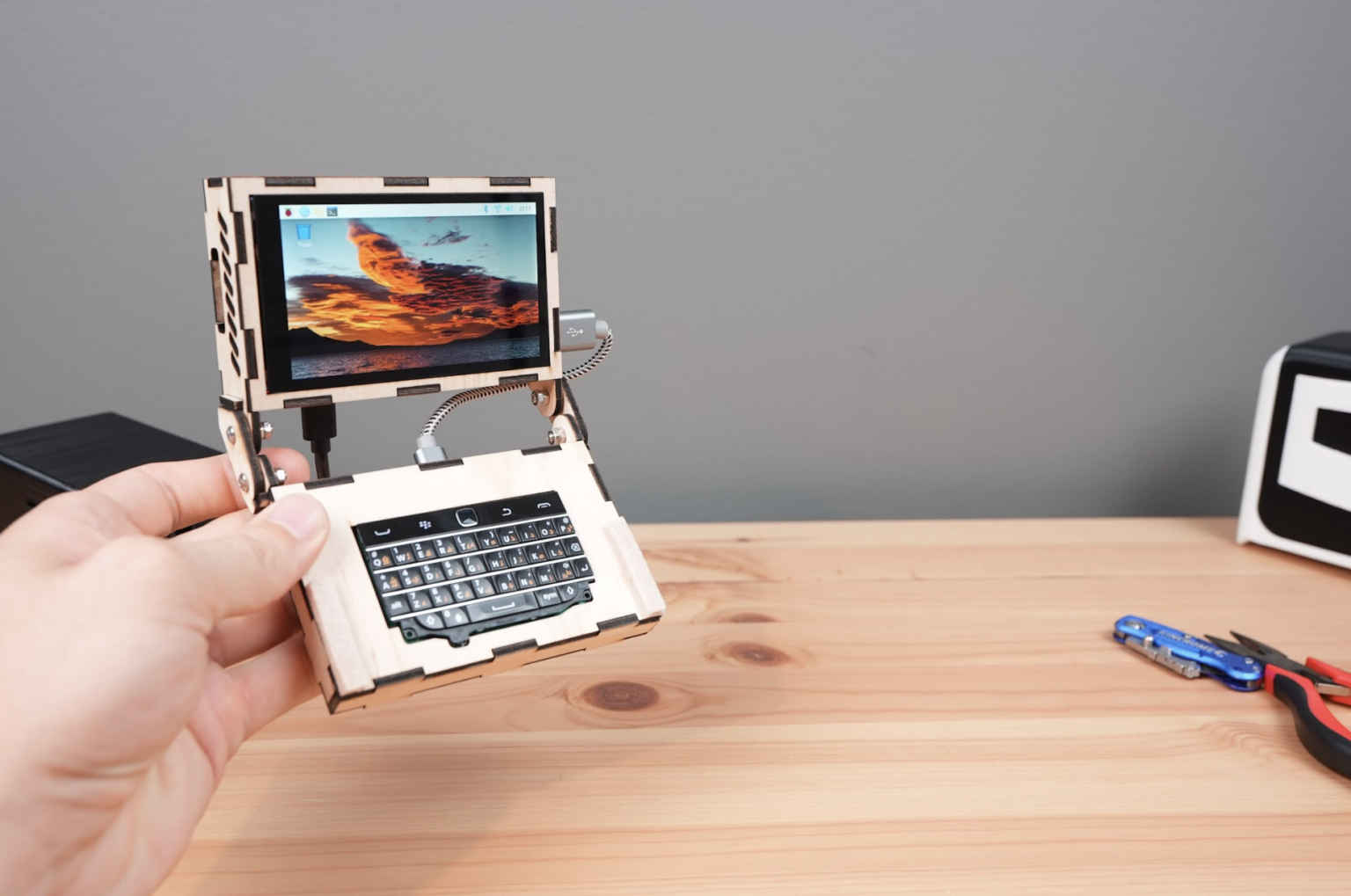 Clamshell BlackBerry cyberdeck - Raspberry Pi