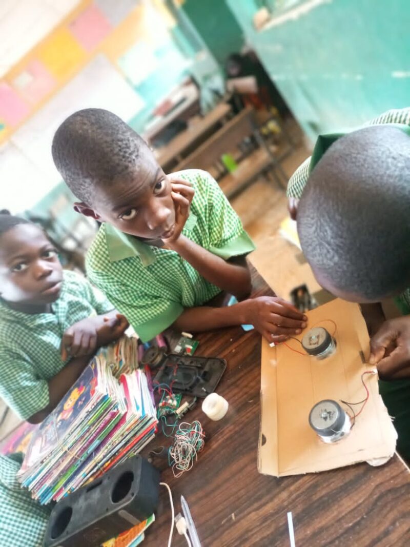 Nigerian primary school students built a music player from discarded ...