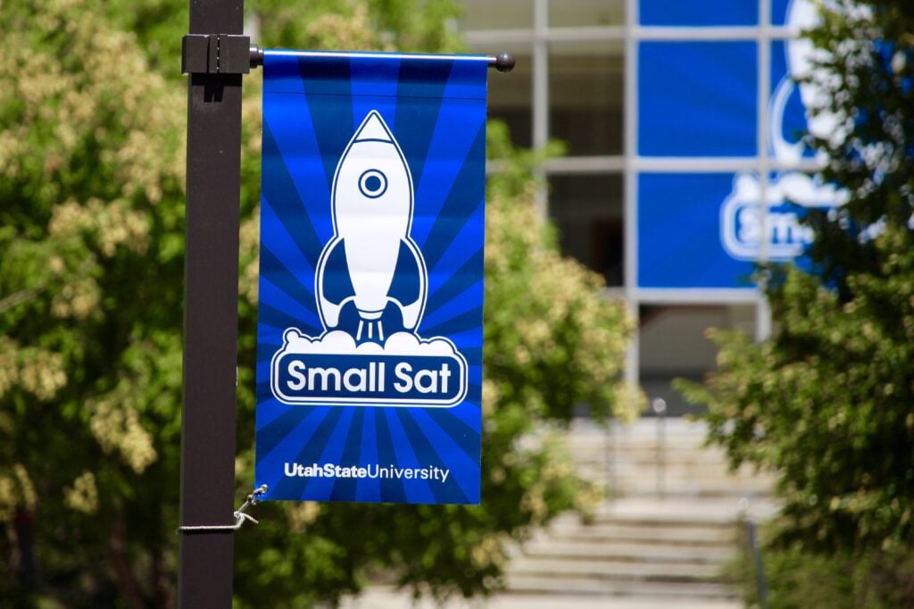 Small satellites and big antennas - Raspberry Pi