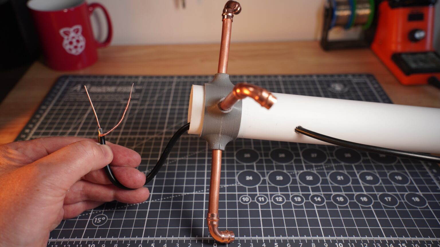 Small satellites and big antennas - Raspberry Pi