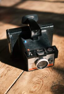 Globetrotting Polaroid camera magically fills Grandma's photo frame - Raspberry Pi