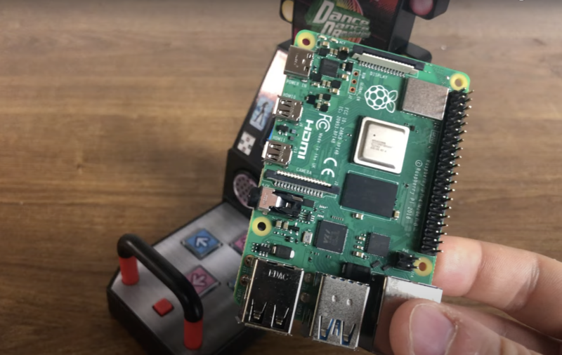 World's smallest Dance Dance Revolution arcade machine - Raspberry Pi