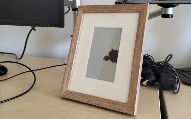 PiArtFrame displays fractal art - Raspberry Pi