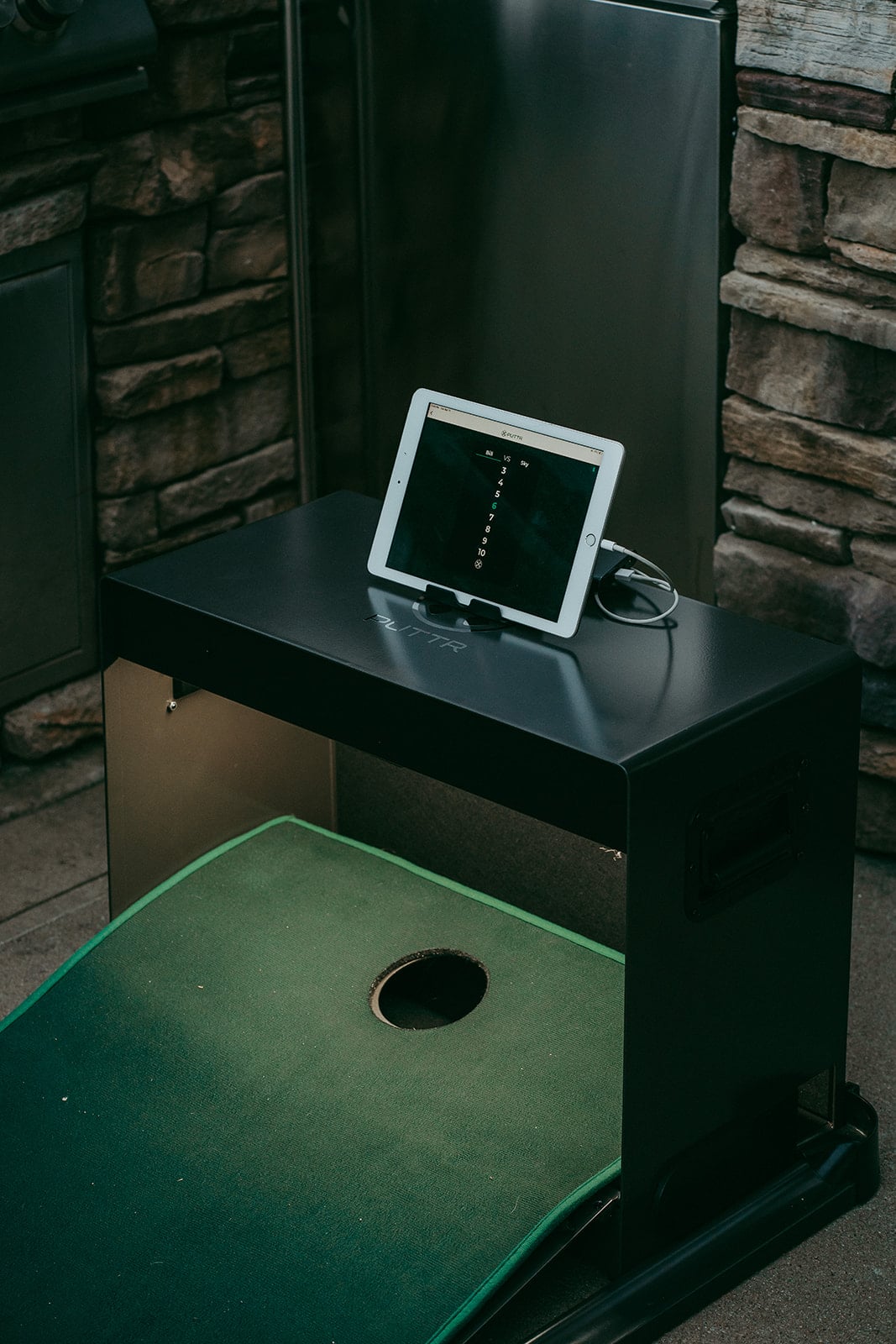 Puttr: a chic indoor putting practice green powered by Pi - Raspberry Pi