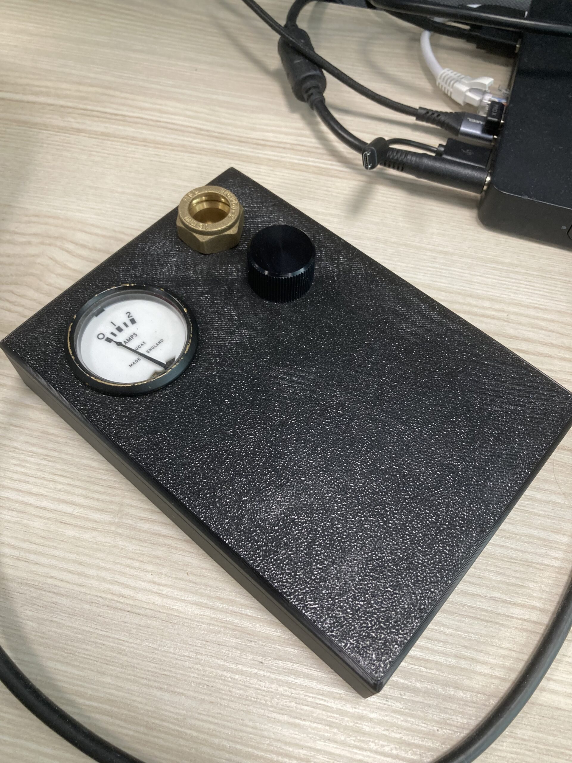 Retro Pico-powered incandescent lamp - Raspberry Pi