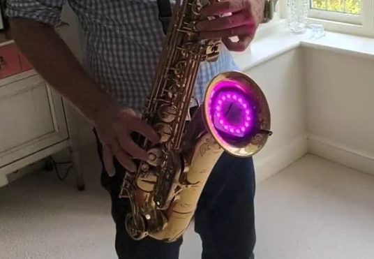 Saxophone changes colour on every note - Raspberry Pi