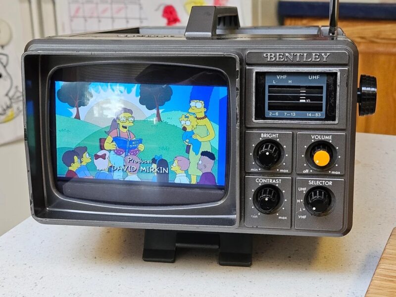 Simpsons portable TV and LEGO 3D printer — Raspberry Pi Official Magazine